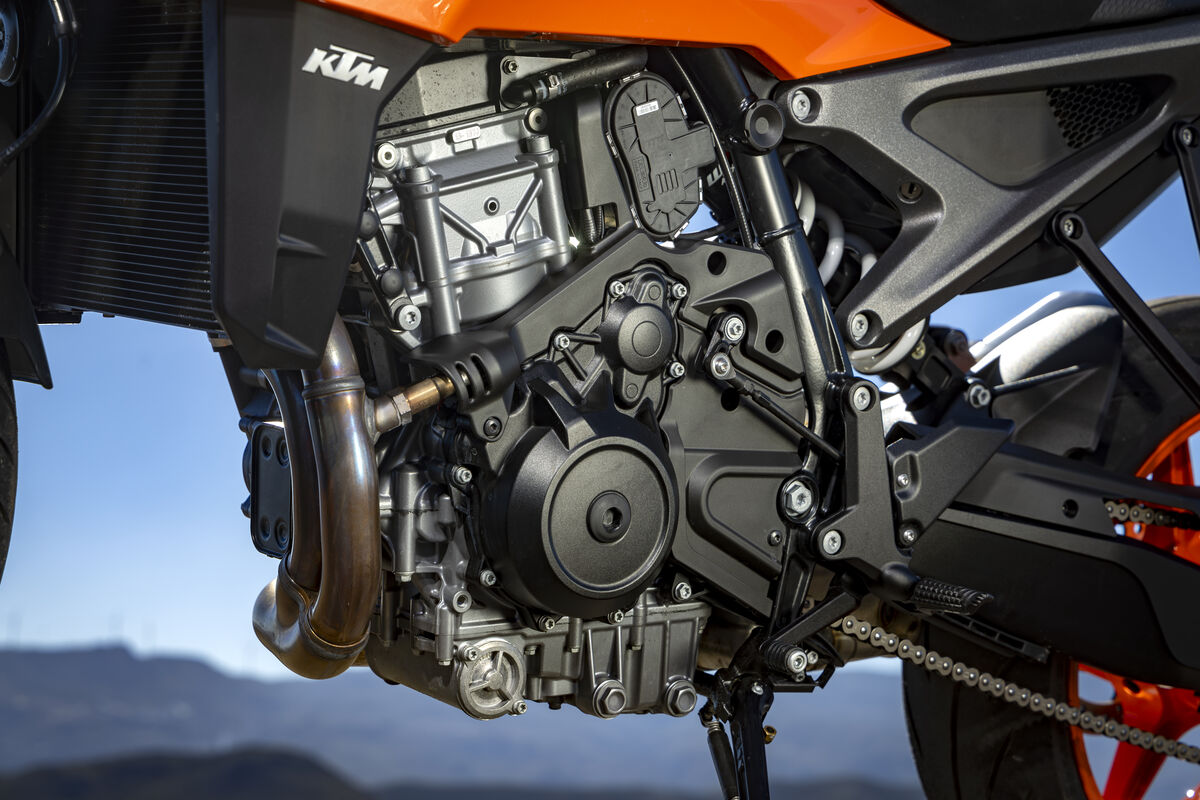 KTM 990 Duke: El regreso de la BESTIA media – KTM Satlite Ferbel Blog